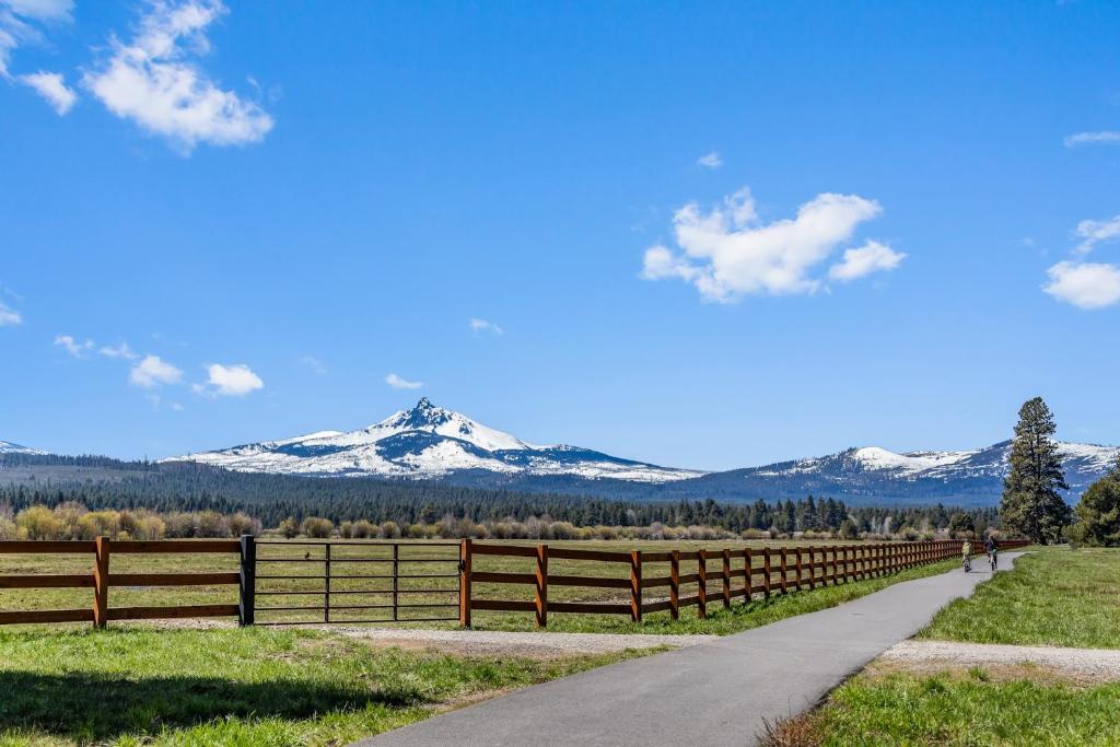 Shields Shalet, Black Butte Ranch, OR from $41pp - Book Now