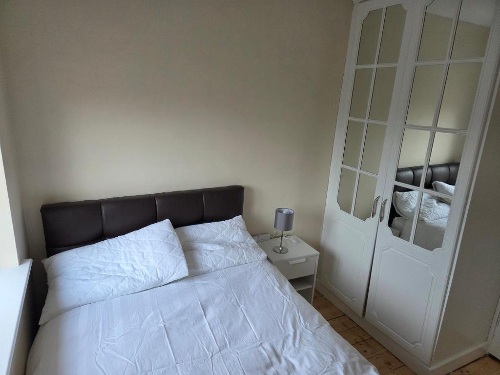 From €98 - Eagle Valley , Wilton 4BR Extended Stays near CUH & UCC ...