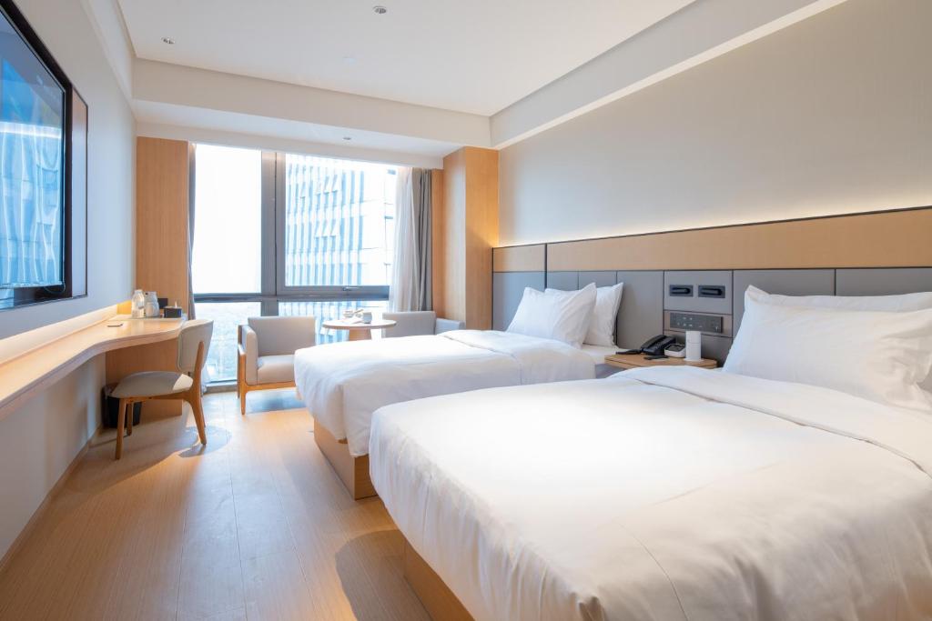 From $67 - JI Hotel Chongqing Central Park Longhu Paradise Walk