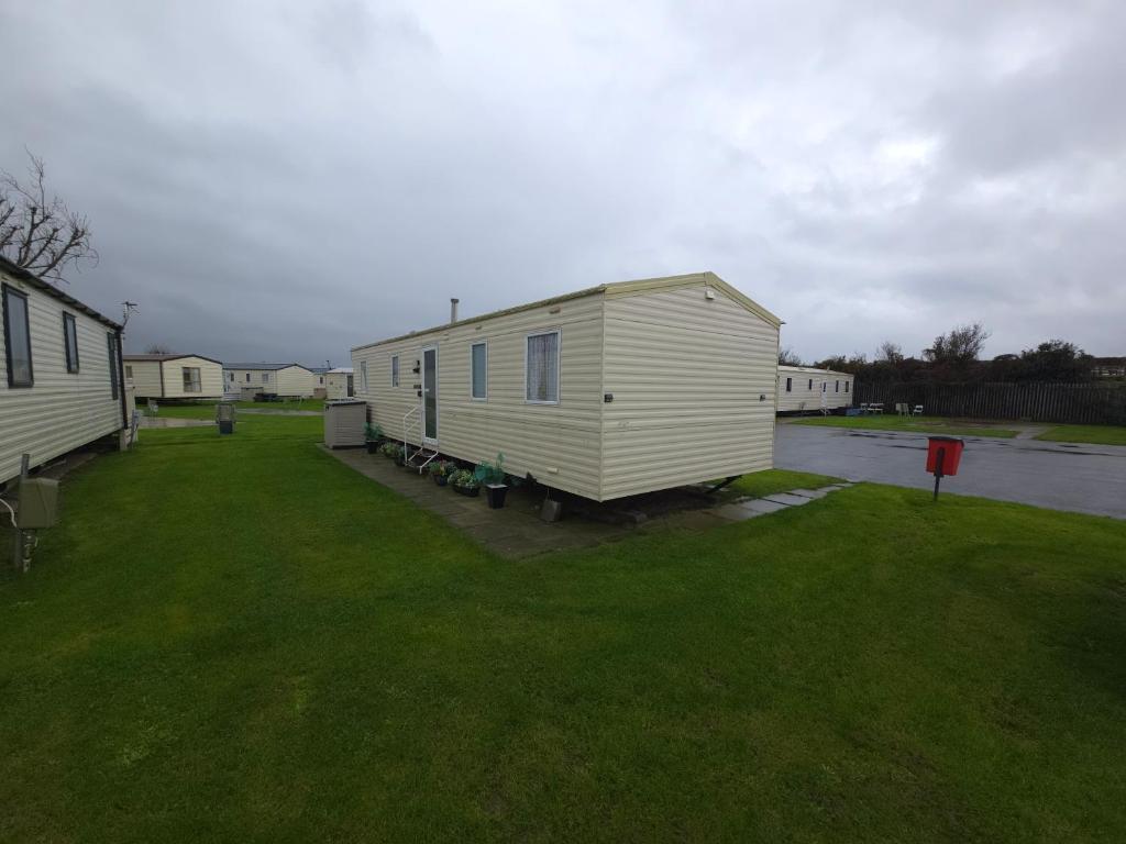 The Retreat Finch - Marine Holiday Park, Rhyl from £64