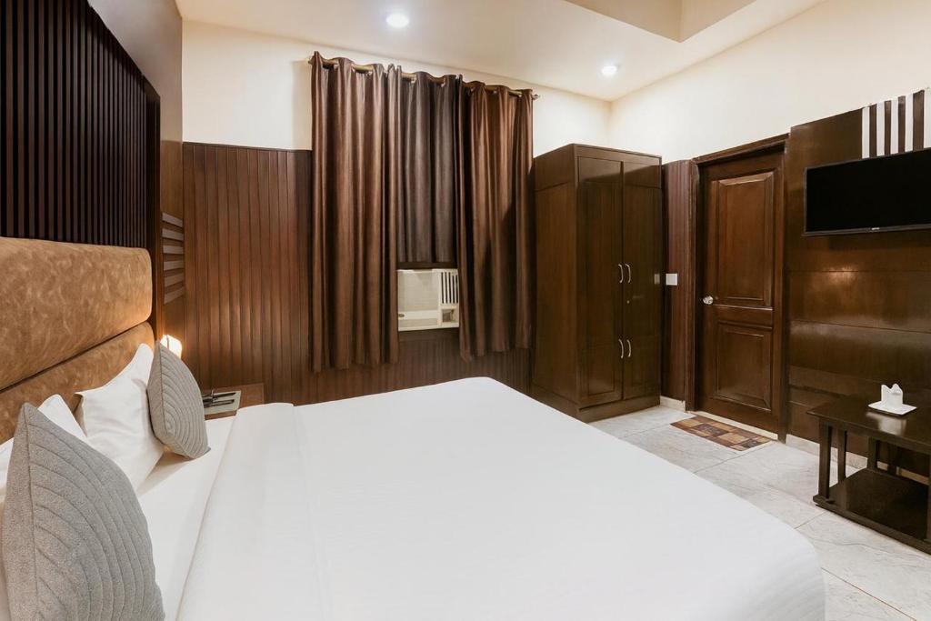 The Radiance Hotel at Karol Bagh, New Delhi from $14