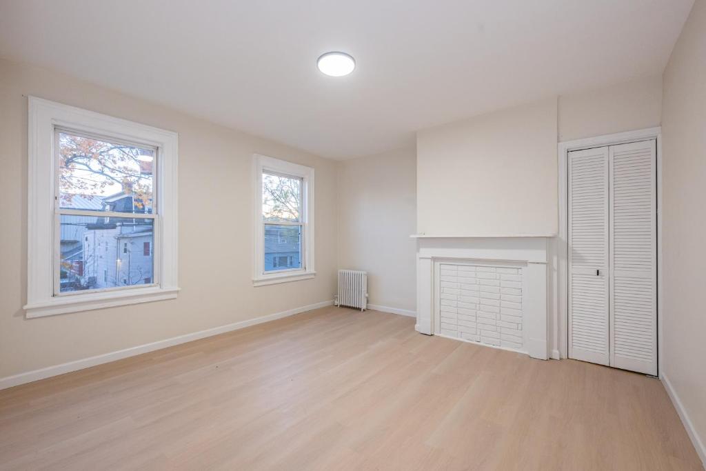 From $67 - Modern 3BR - Train Station & Downtown 2 mins walk, Rahway, NJ