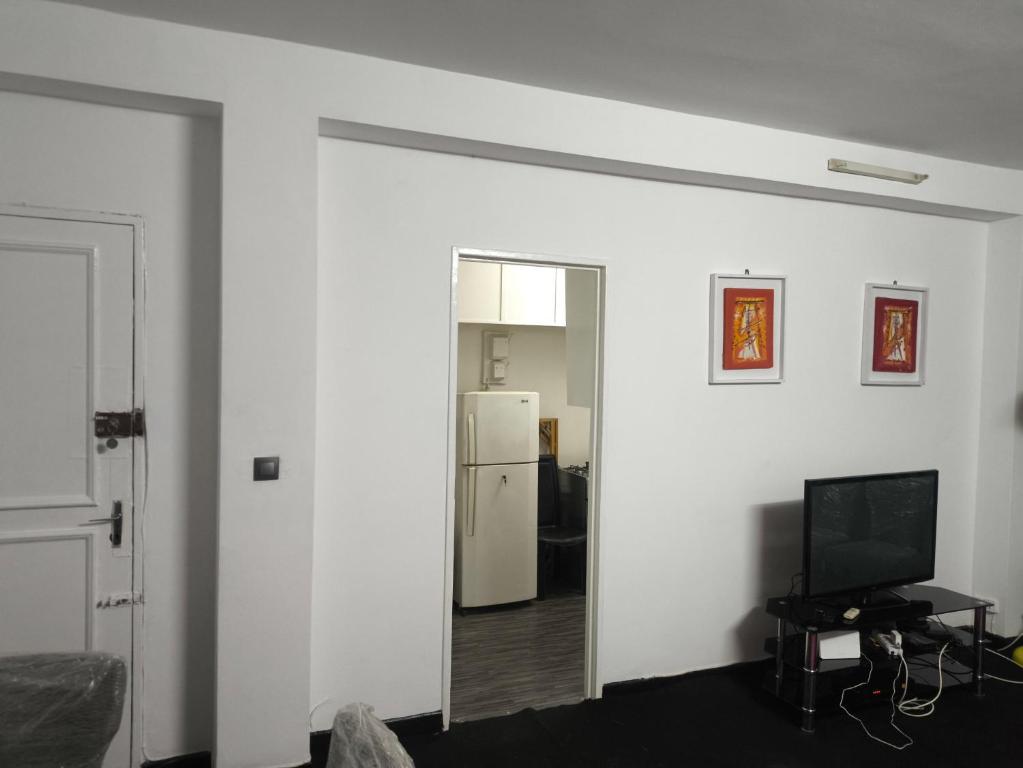 Studio chambre salon cuisine, Dakar from $10 - Book Now