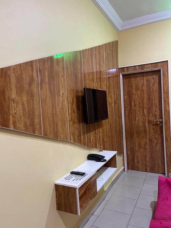 Edmondrooms and suites hotel, Mama from $54 - Book Now