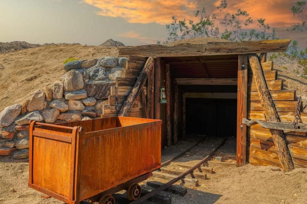 From $62 - Marbella Lane - The Wine Mine Desert Escape, Joshua Tree, CA