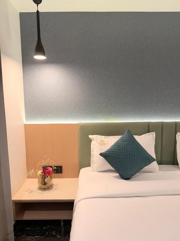 Hotel Deviram Palace, Agra from $17 - Book Now