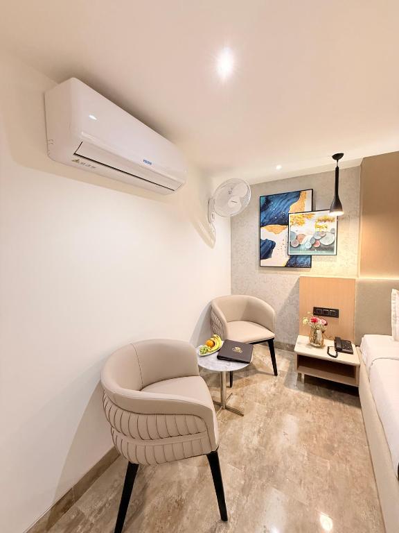 Hotel Deviram Palace, Agra from $17 - Book Now