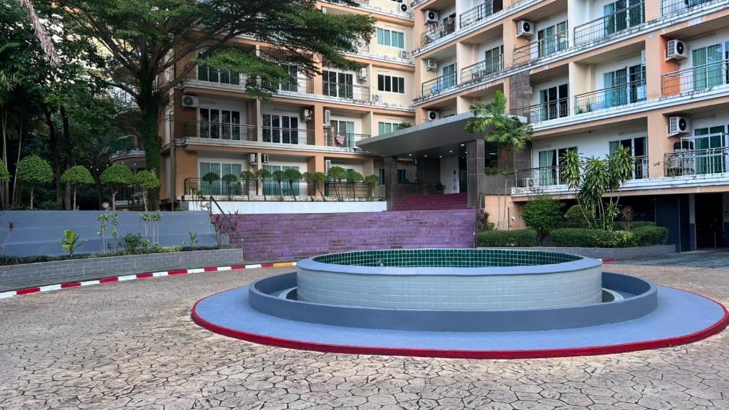 From $13 - Roomy renovated Apartments in Phuket, Ban Sam Kong