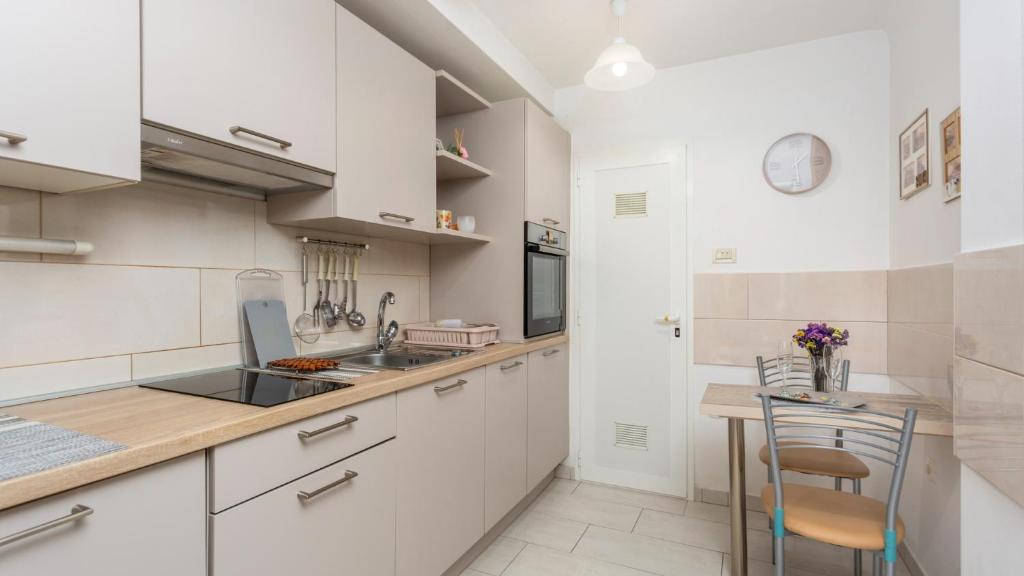 Sweet Apartment Ivana in Rijeka by Villas Guide from €31