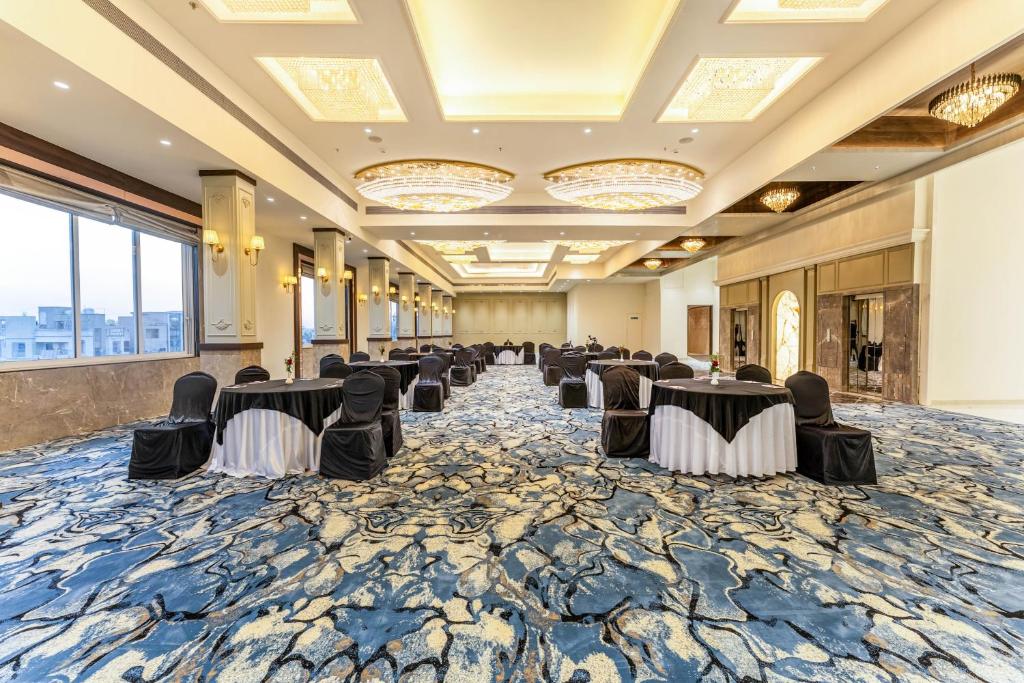 Treebo Premium Nagpur Automotive Square from $15 - Book Now