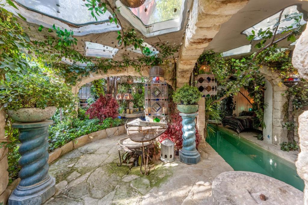 From €76 - Rock House Pool & Authentic 17th-Century Home, Goult