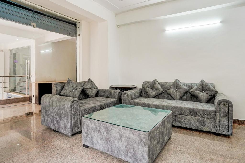 Hotel O Premium Rooms, New Delhi from $11 - Book Now