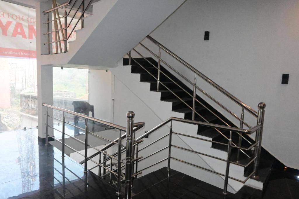 Hotel Ayodhya Grand-Luxury Stay Near Ram Mandir from $10