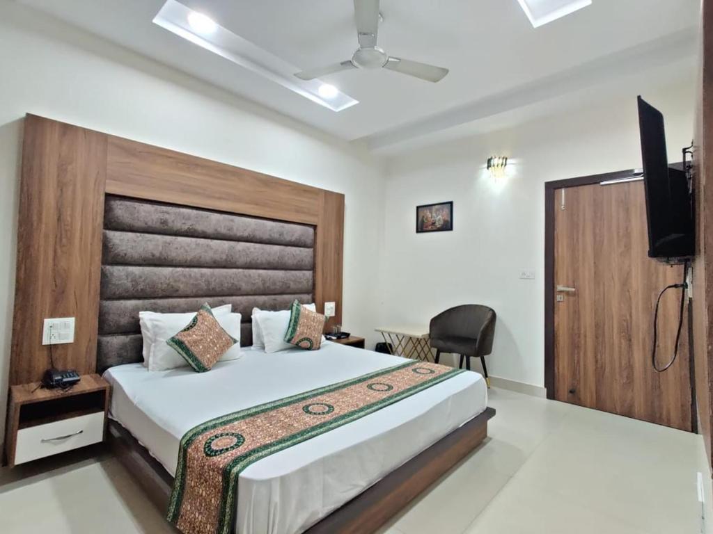 From $14 - HOTEL CLASSIC COMFORT inn 100 METER FROM GOLDEN TEMPLE, Amritsar