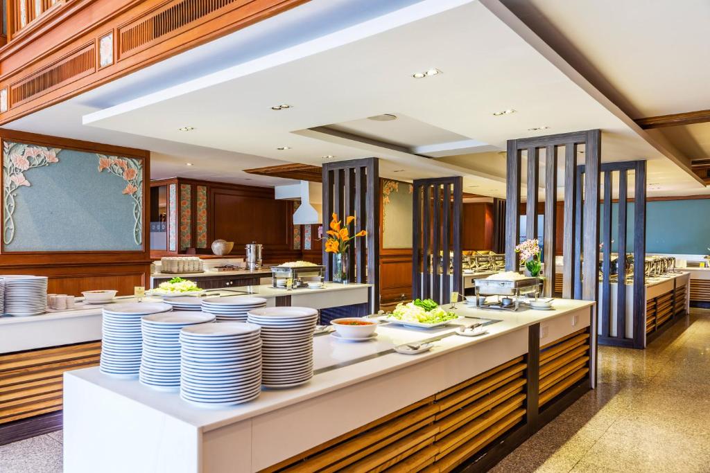 Cholchan Pattaya Beach Resort, Pattaya | 2024 Updated Prices, Deals