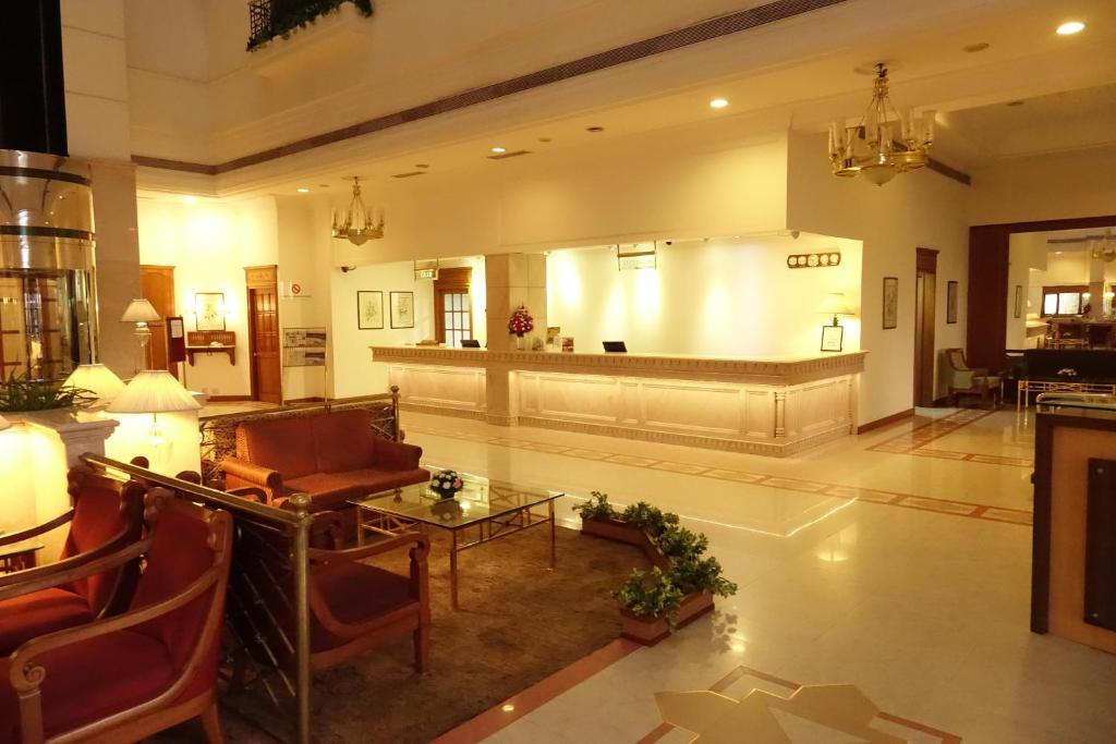 Abad Atrium Hotel, Kochi | 2024 Updated Prices, Deals