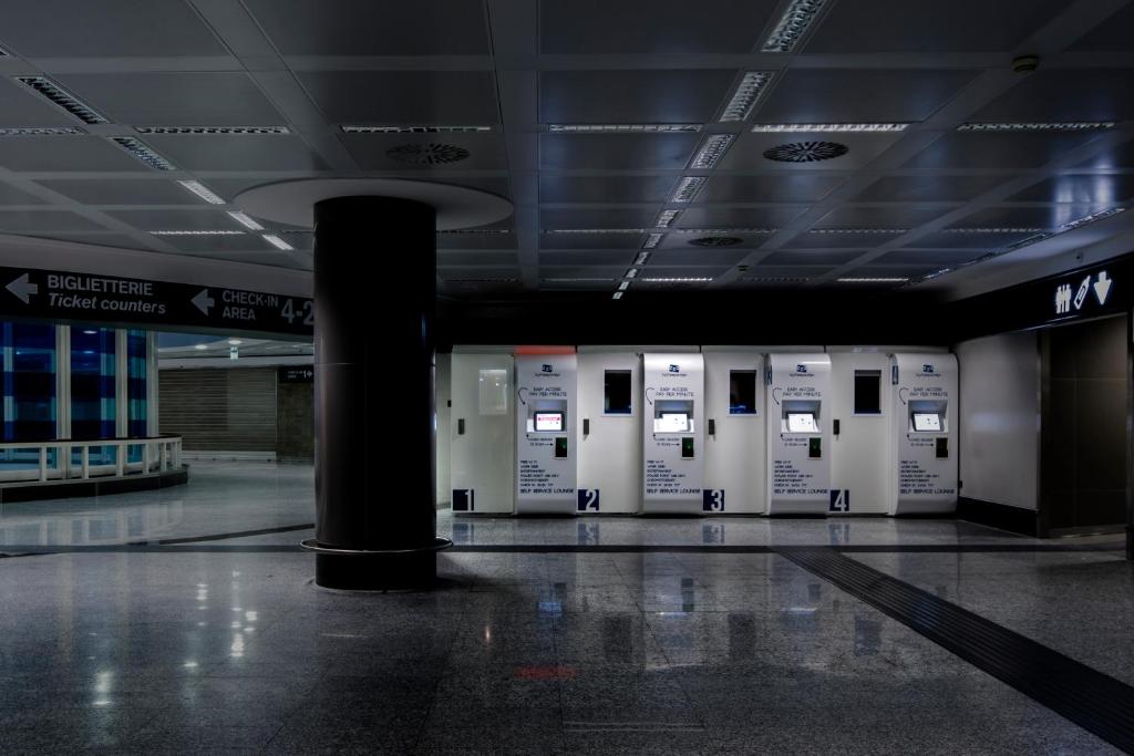 Resting Pods - -ZZZleepandGo MXP Airport Capsule hotel (Milan) - Deals ...