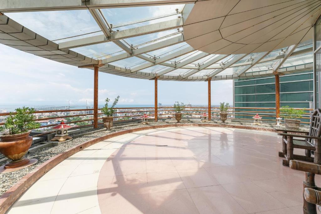 Crown Regency Hotel & Towers, Cebu | 2026 Updated Prices, Deals