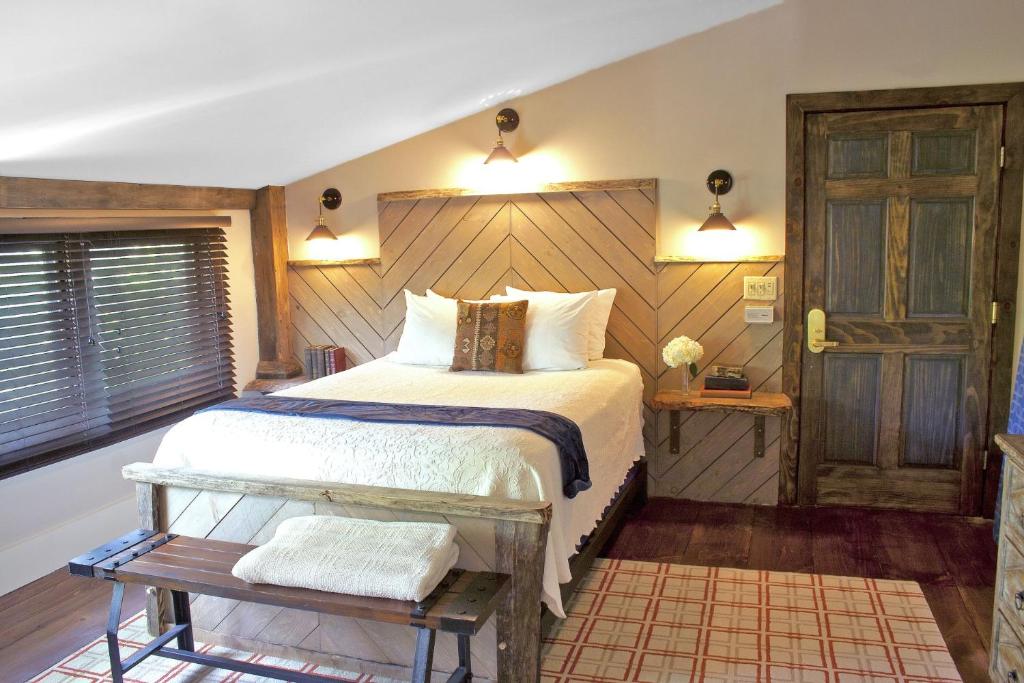 Three Chimneys Inn, Durham (NH) | 2024 Updated Prices, Deals