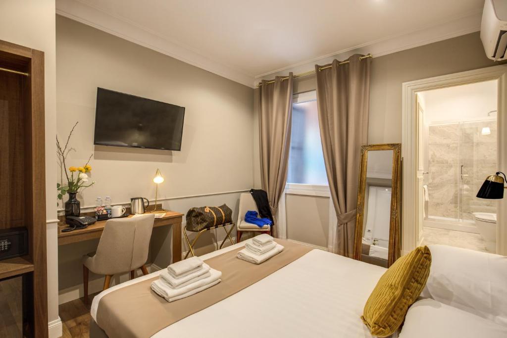 Best Price on Tree Charme Spagna Boutique Hotel in Rome + Reviews!