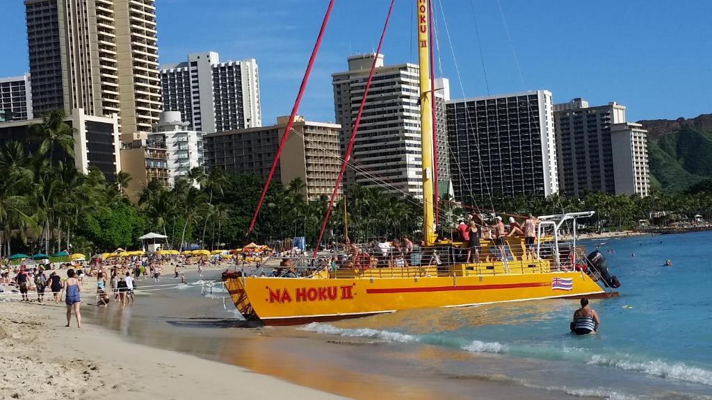 Lewers Street Honolulu Hotels | Lewers Street Hotels in Honolulu ...