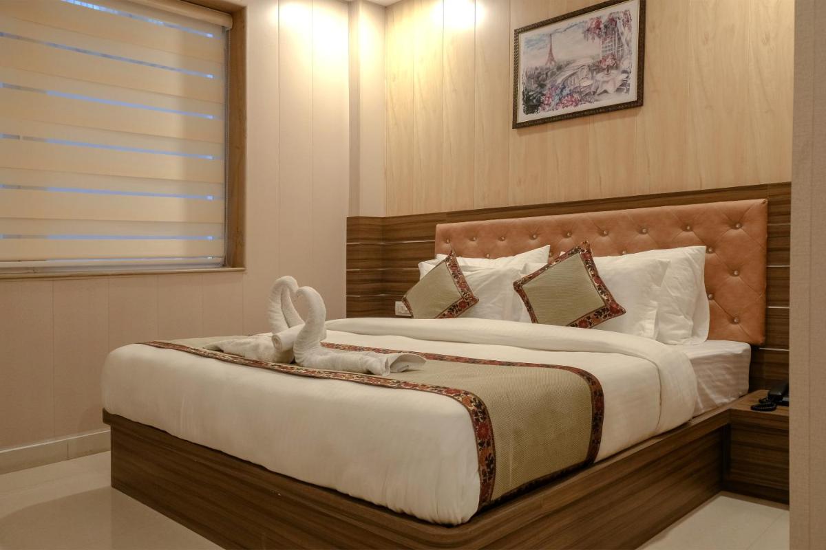 Hotels Near Kashi Vishwanath Temple | Book from 50+ Stay Options @Best ...