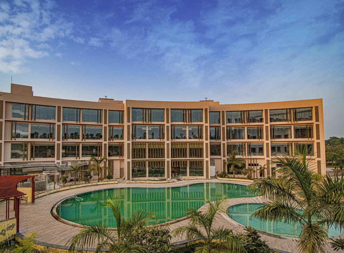 13 hotels in digha with Swimming pool