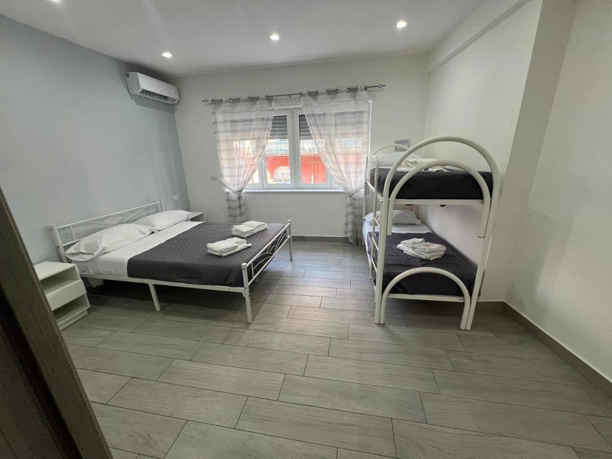 Train and Bus Station Apartment in Naples - Bedandbreakfast.eu