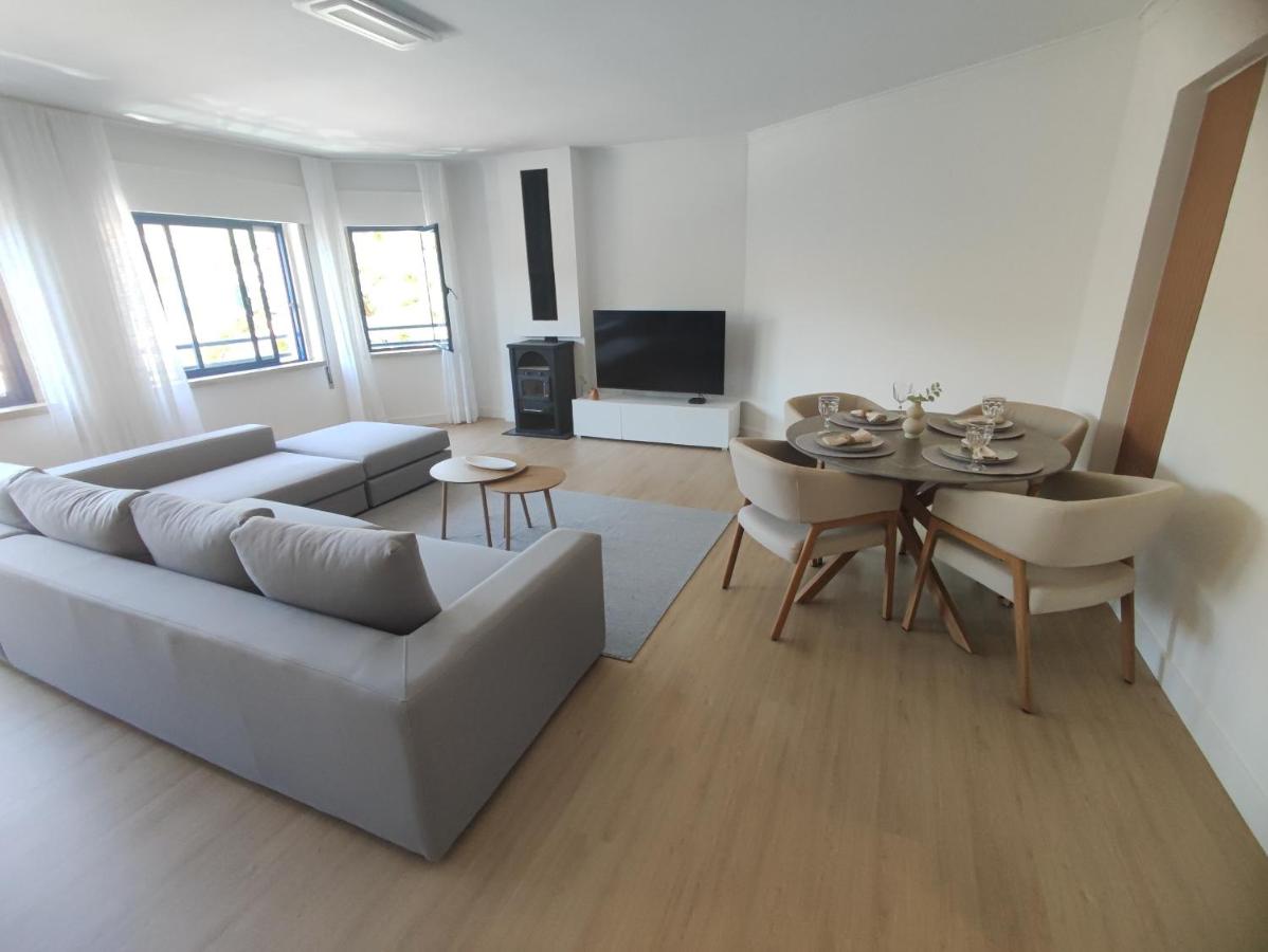Marisol, Spacious T2 with AC near golf, Aroeira, Caparica in Aroeira ...
