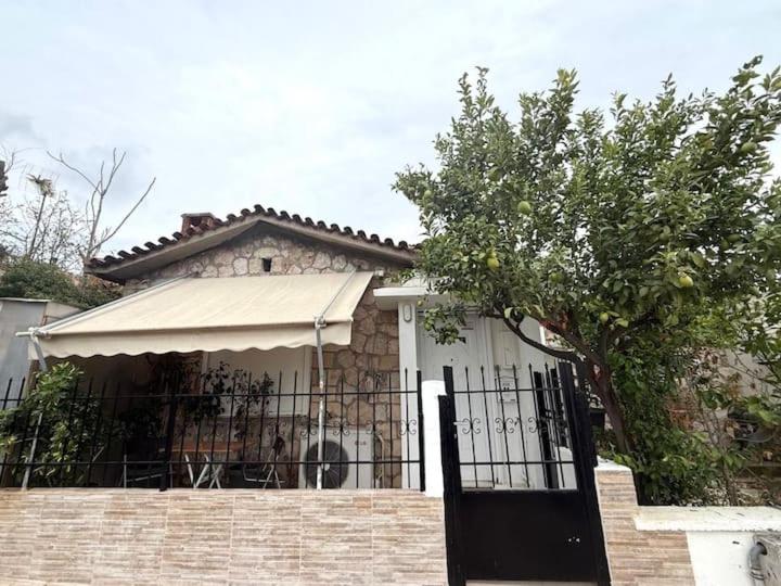 Acropolis Traditional Stoney Retreat in Athens - Bedandbreakfast.eu