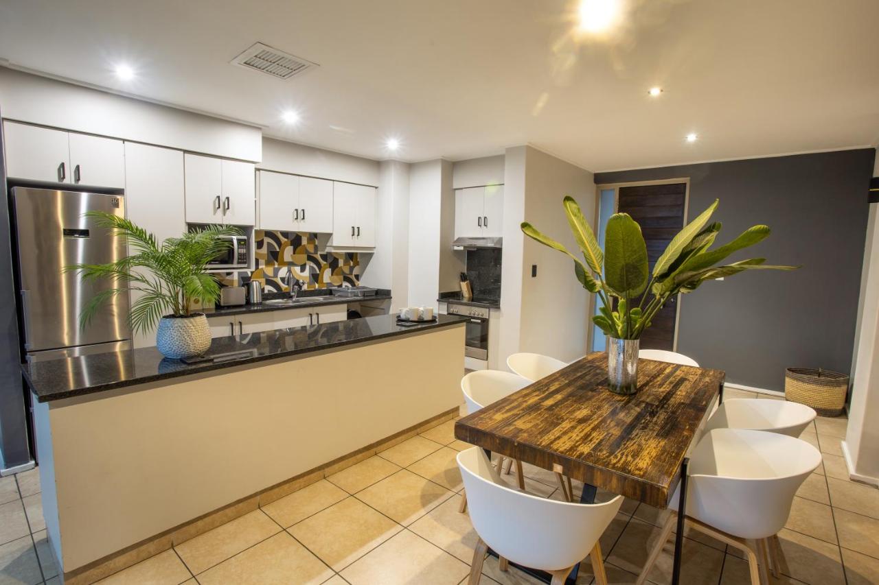 Stay at The Point Abstract Awe in Durban - Bedandbreakfast.eu