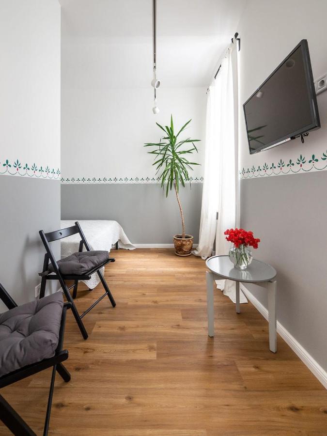 Library House Studio, Walk to Old Town in Riga - Bedandbreakfast.eu