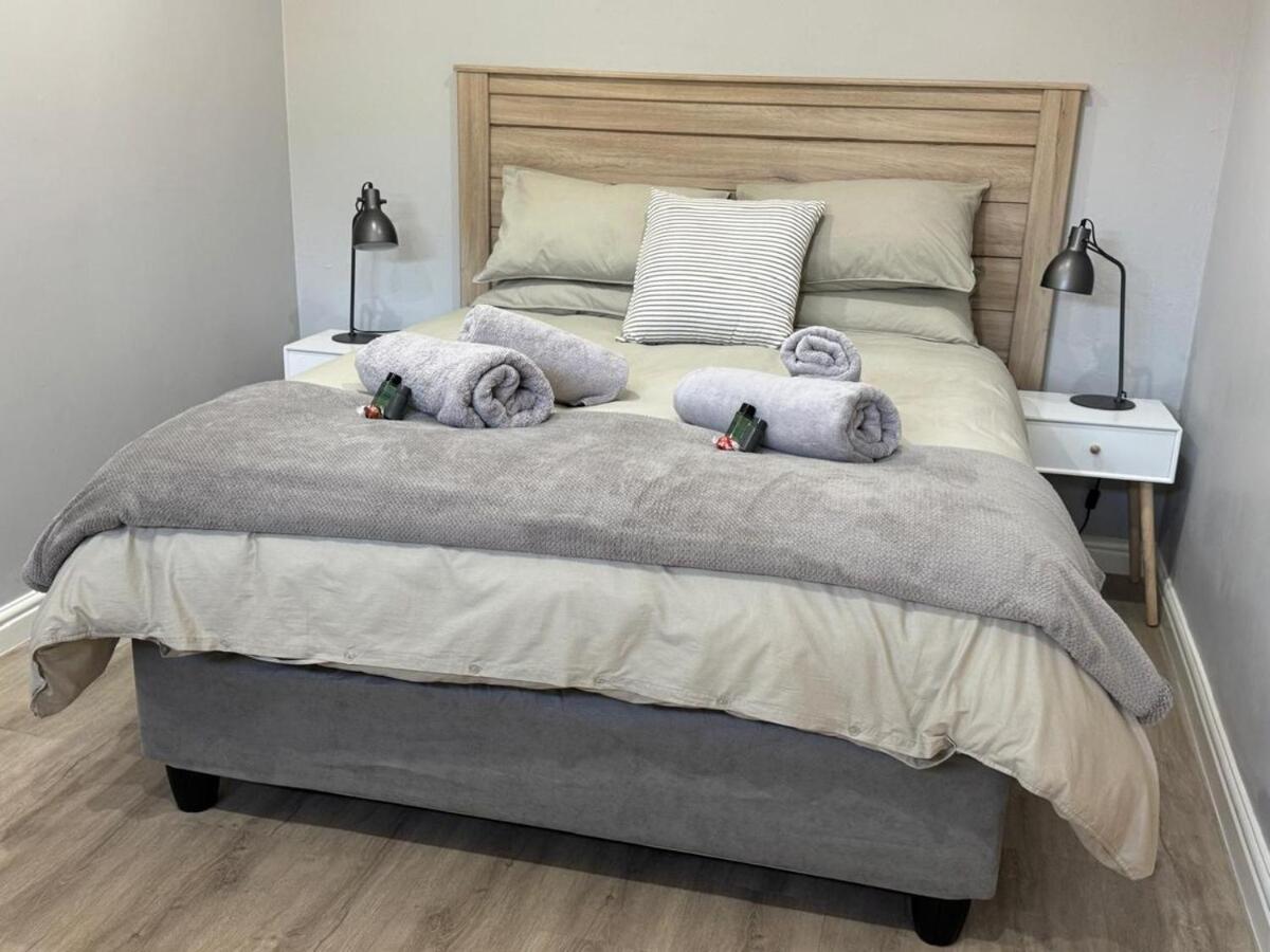 Alicante self catering 2 Bedroom apartment in Worcester ...