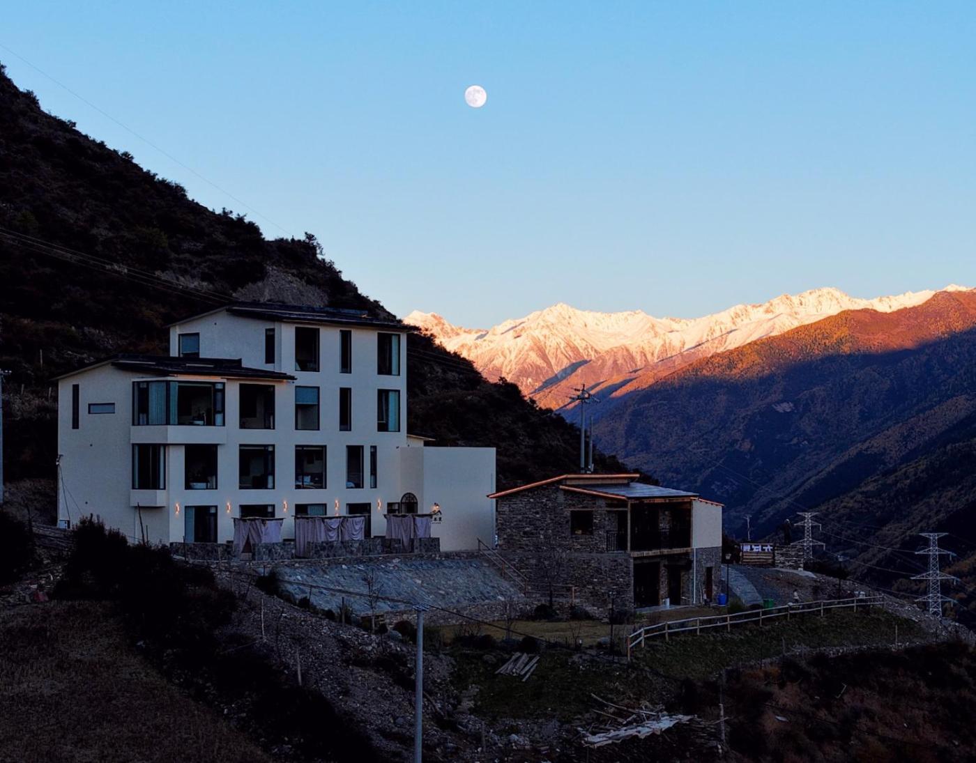 Endless Summer Cloudscape Hot Springs Siguniang Mountain - Mount Siguniang