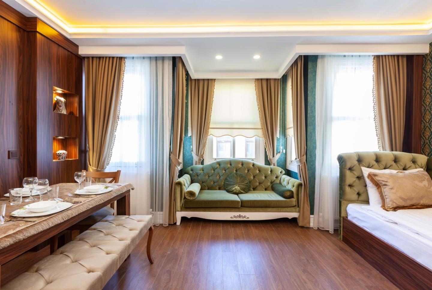 Rose Mansion By Otantik Suites