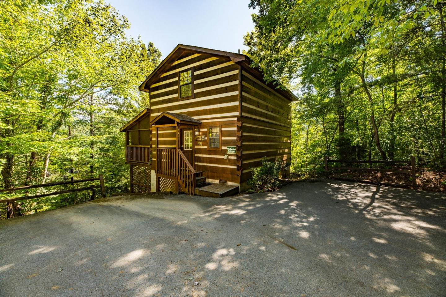 Er17 - The Perfect Getaway - Great Location - Close To Town! Cabin