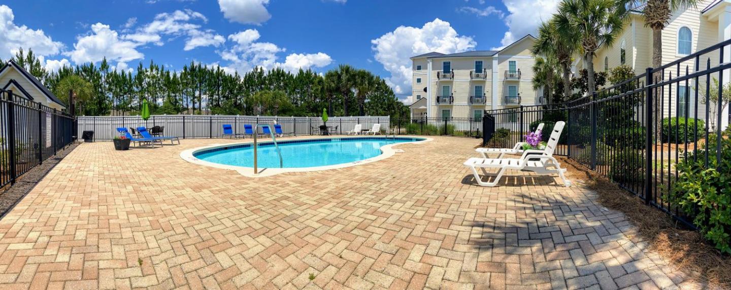 30-a Inn & Suites