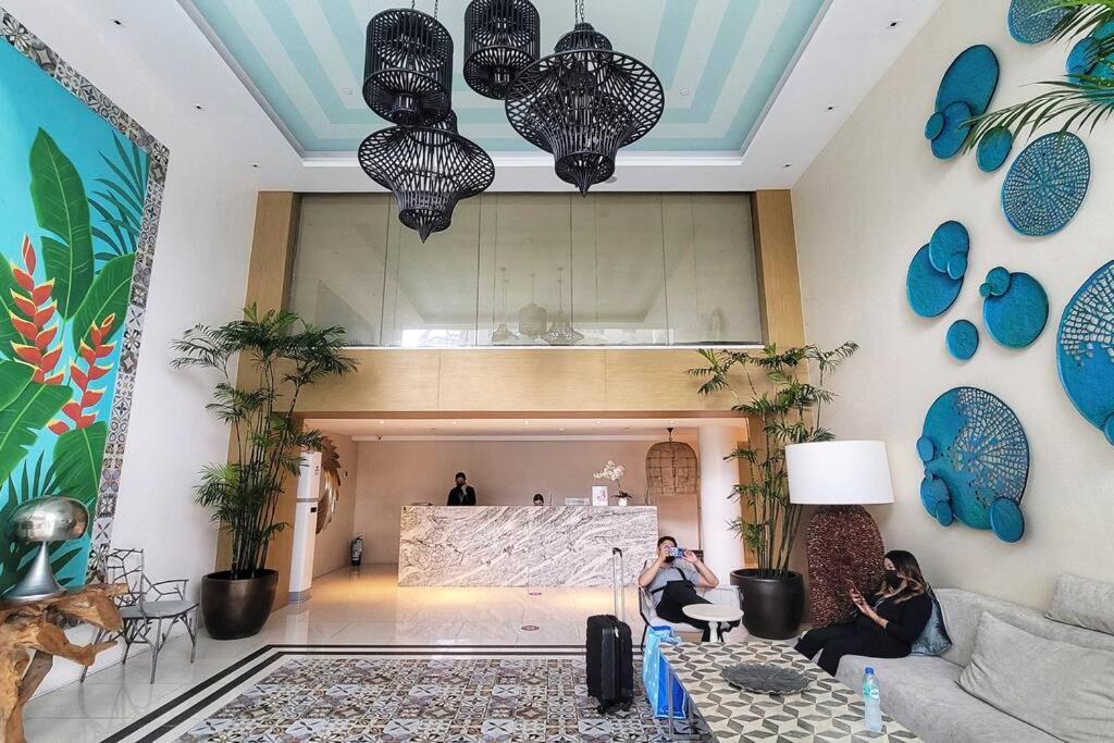 Bahamas Penthouse in Azure, Wave Pool, Netflix, Wi-Fi, Parañaque ...