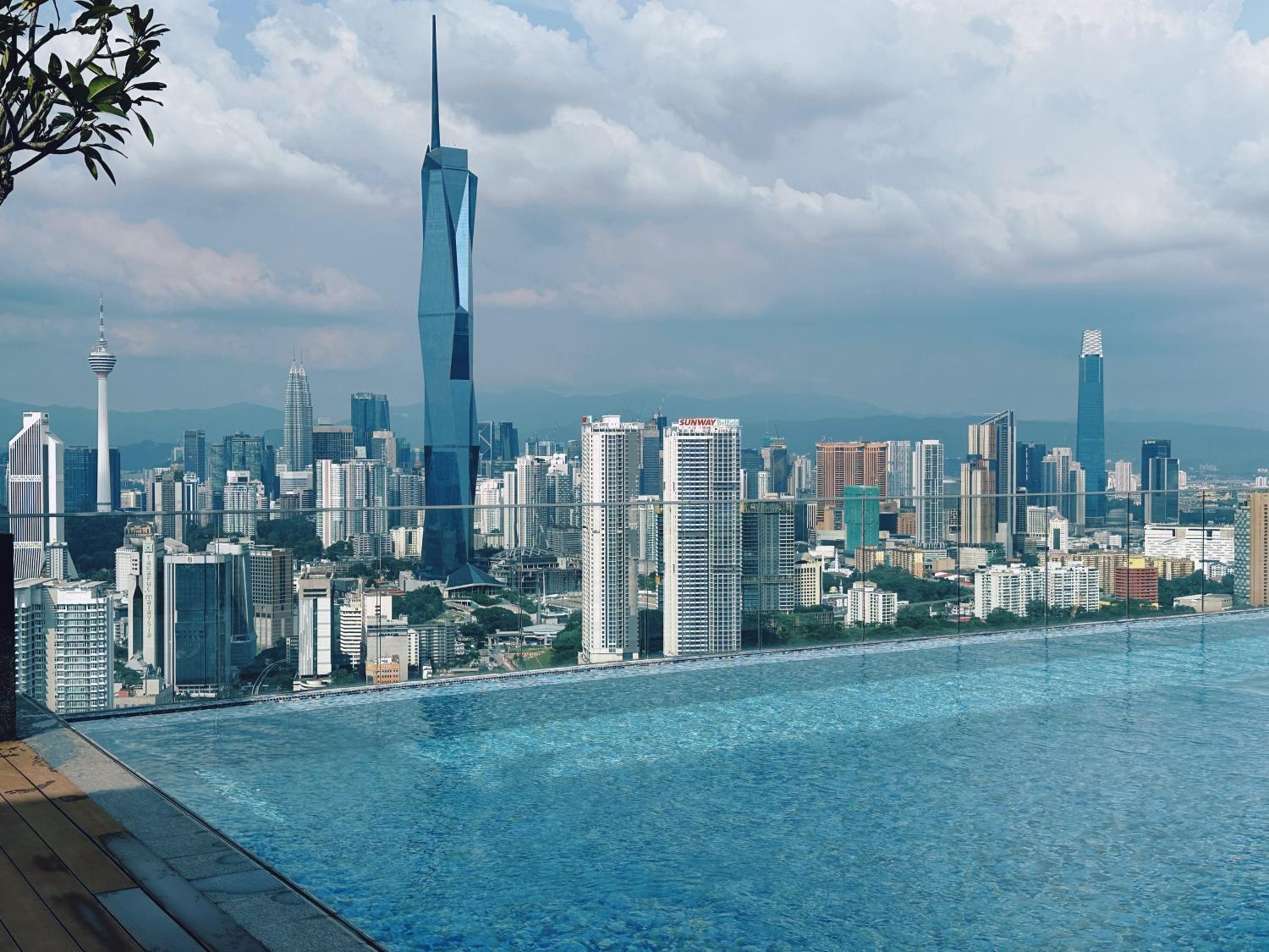 Sky Pool Family KL Sentral Monorail 4 pax Kuala Lumpur, Merdeka 118 ...