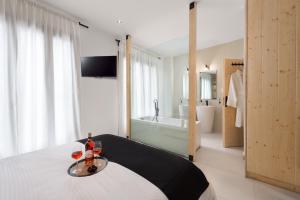 Crete to Rhodes - 4 ways to travel via plane, ferry, bus and ferry, and bus