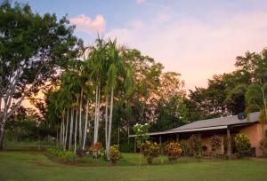 Lake Bennett Wilderness Resort in Batchelor / Litchfield National Park ...