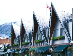 Maligne Lodge Hotel (Jasper (AB)) - Deals, Photos & Reviews