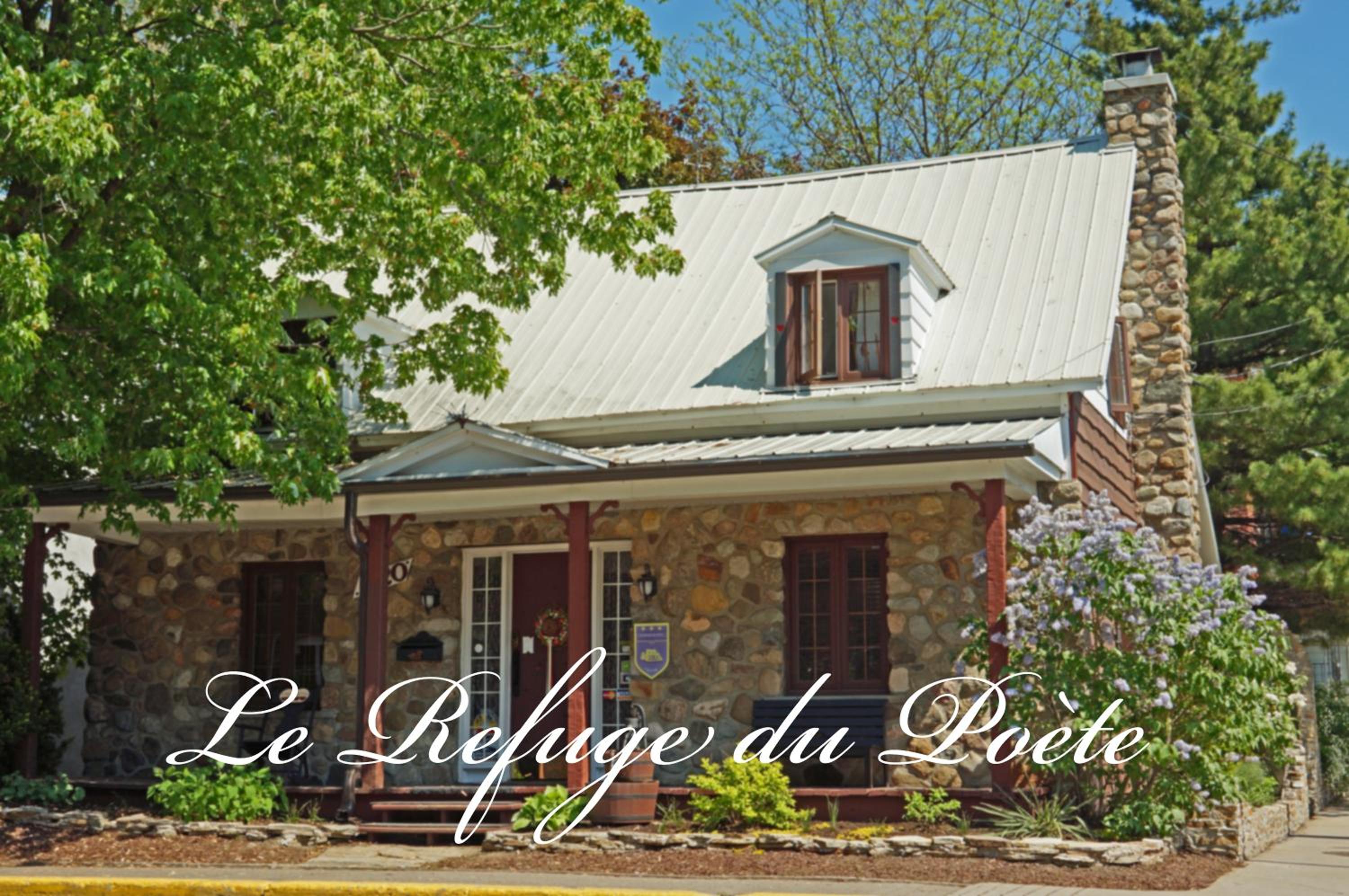 Guesthouse Refuge du Poète Montreal-Longueuil - Best stays in Longueuil ...