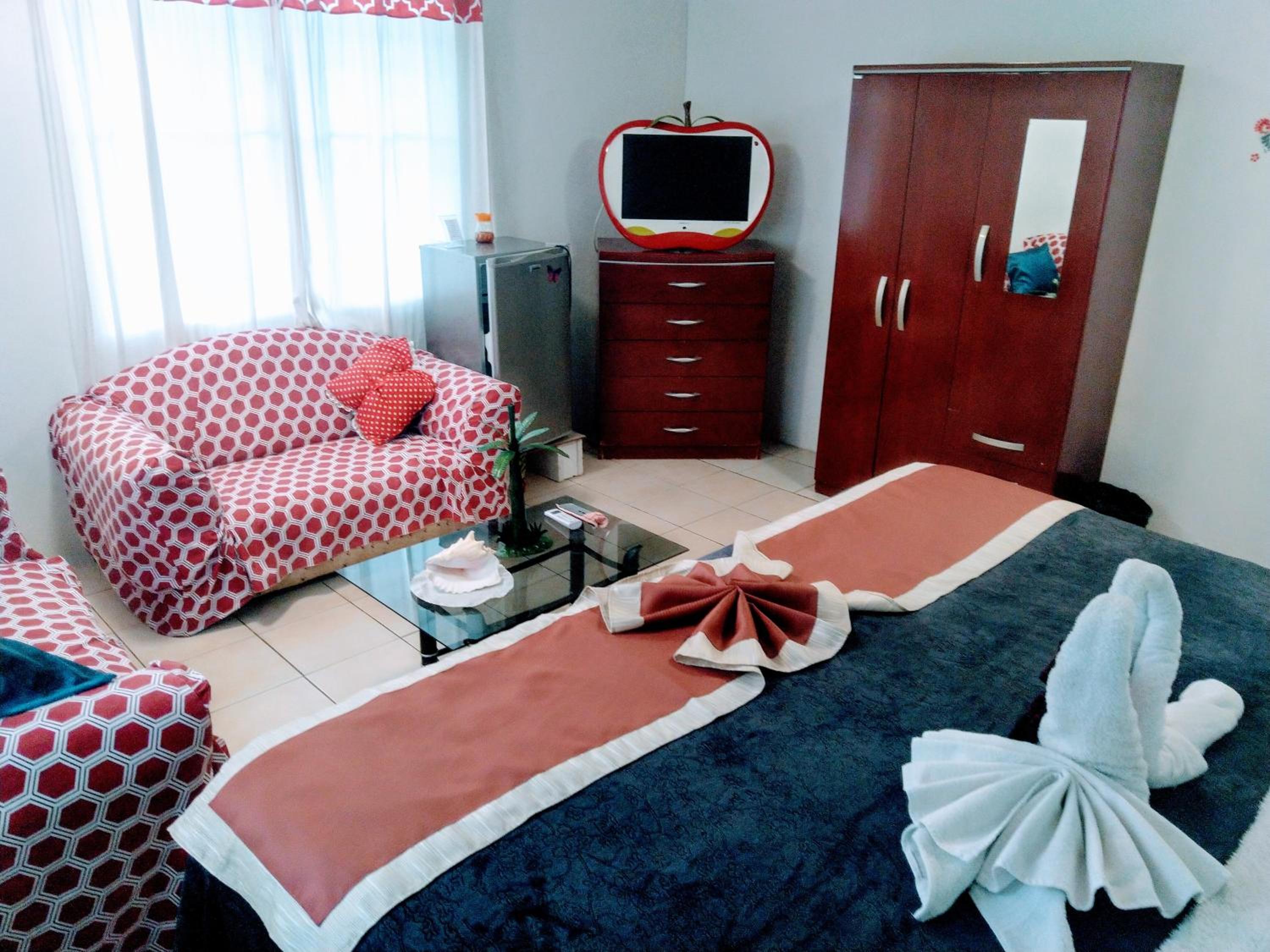 The Red Hut Inn - Best stays in Belize City, Belize - Skiplagged