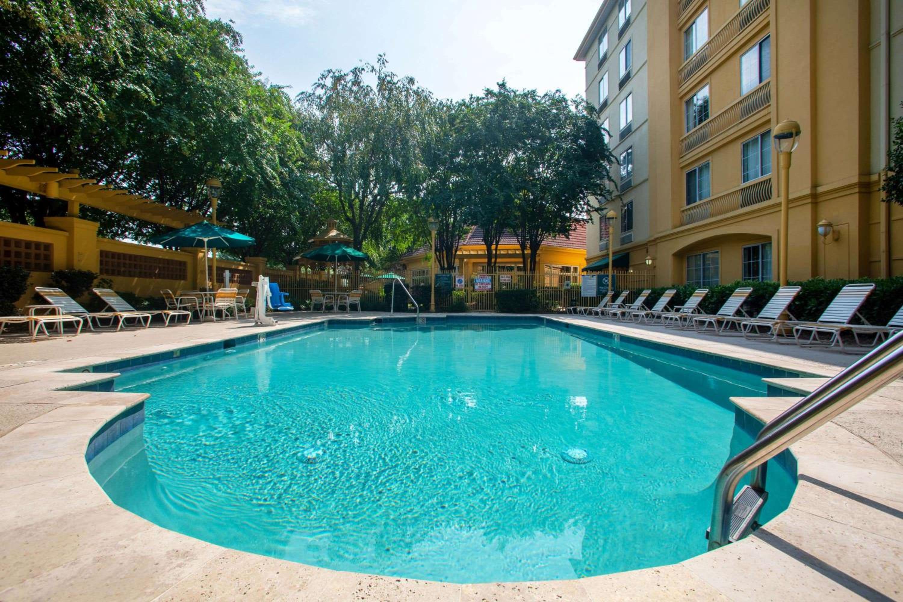 La Quinta Inn Suites By Wyndham Charlotte Airport South Best Stays la-quinta-inn-suites-by-wyndham-charlotte-airport-south-best-stays
