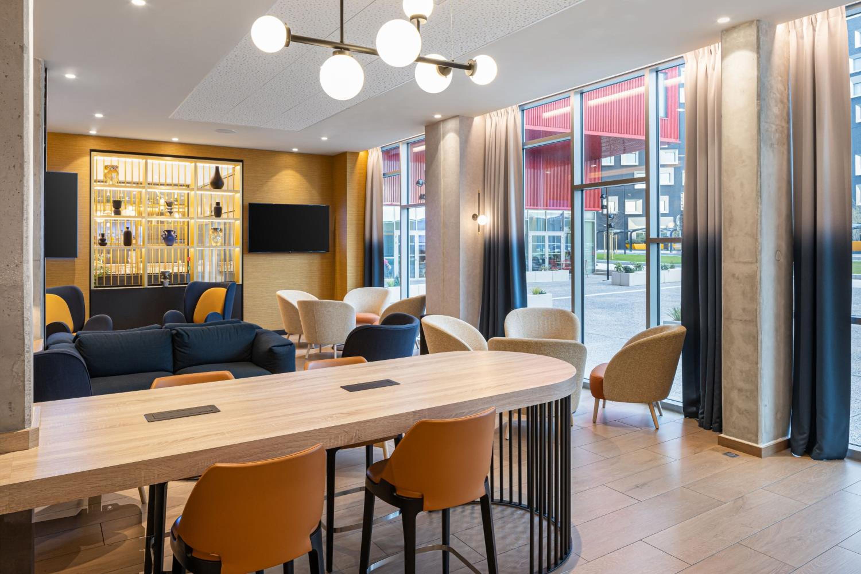 Courtyard by Marriott Paris Charles de Gaulle Central Airport - Best ...