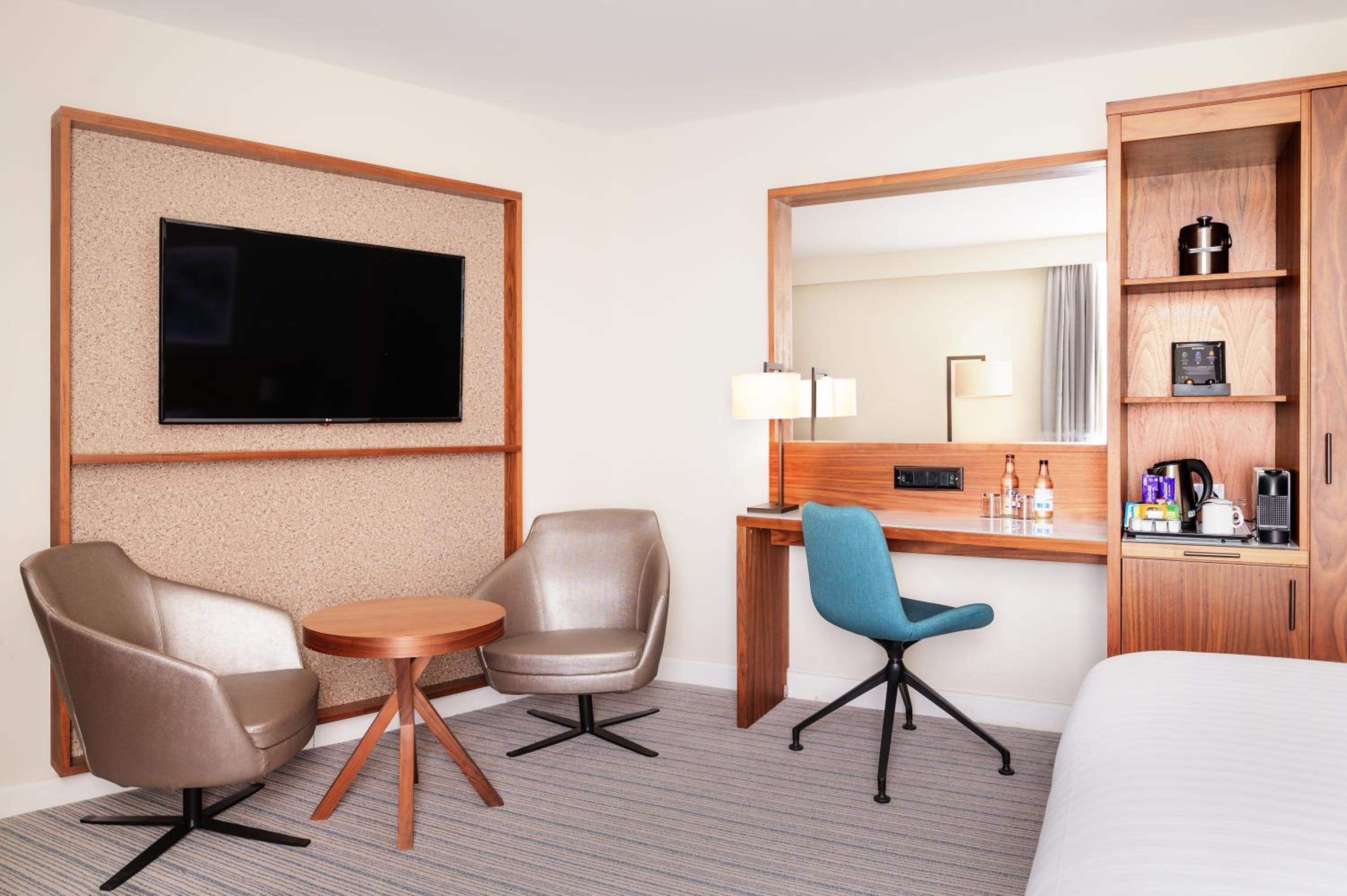 Courtyard by Marriott London Gatwick Airport - Best stays in Crawley ...