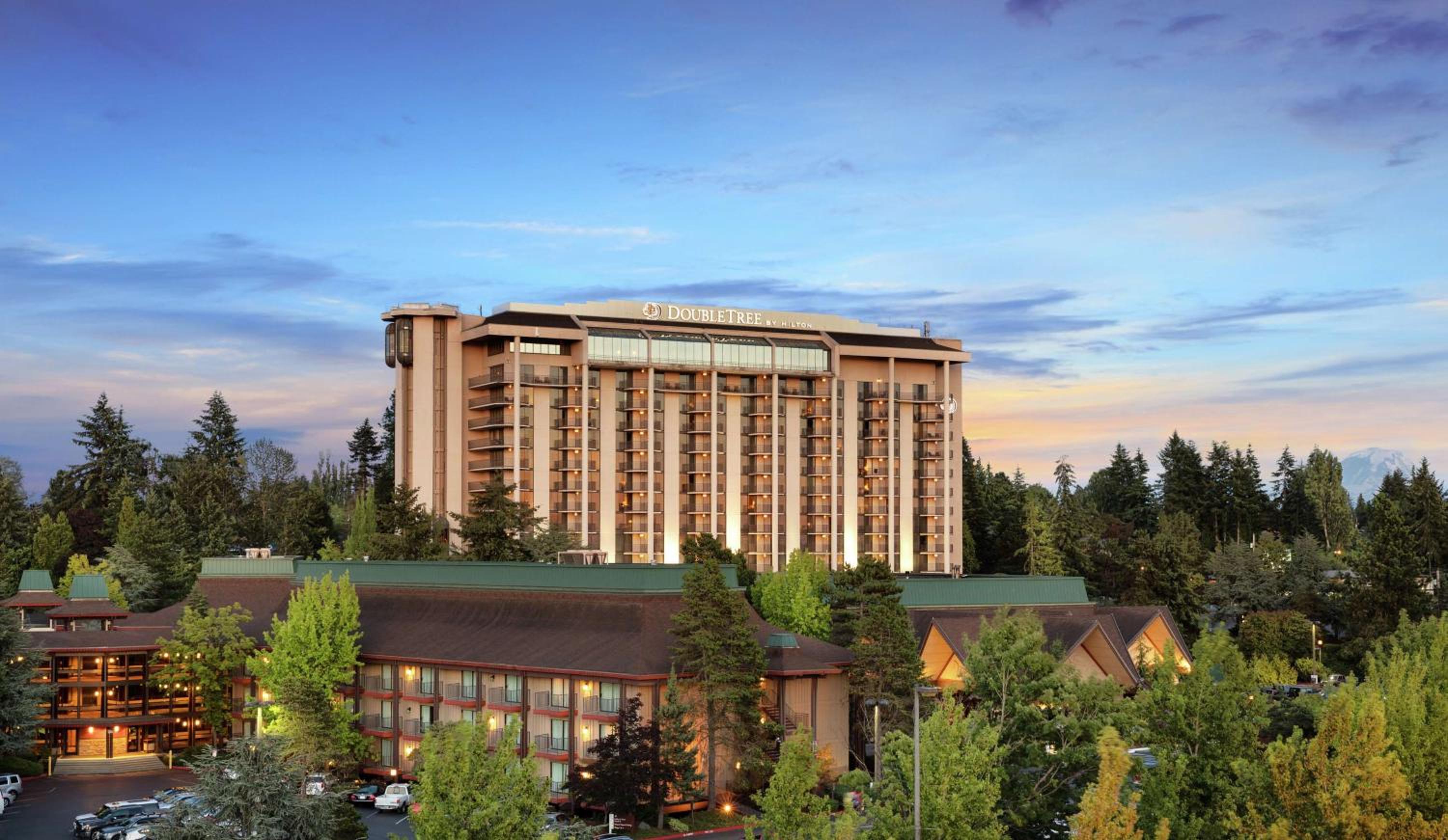DoubleTree by Hilton Seattle Airport - Best stays in Seatac, Washington ...