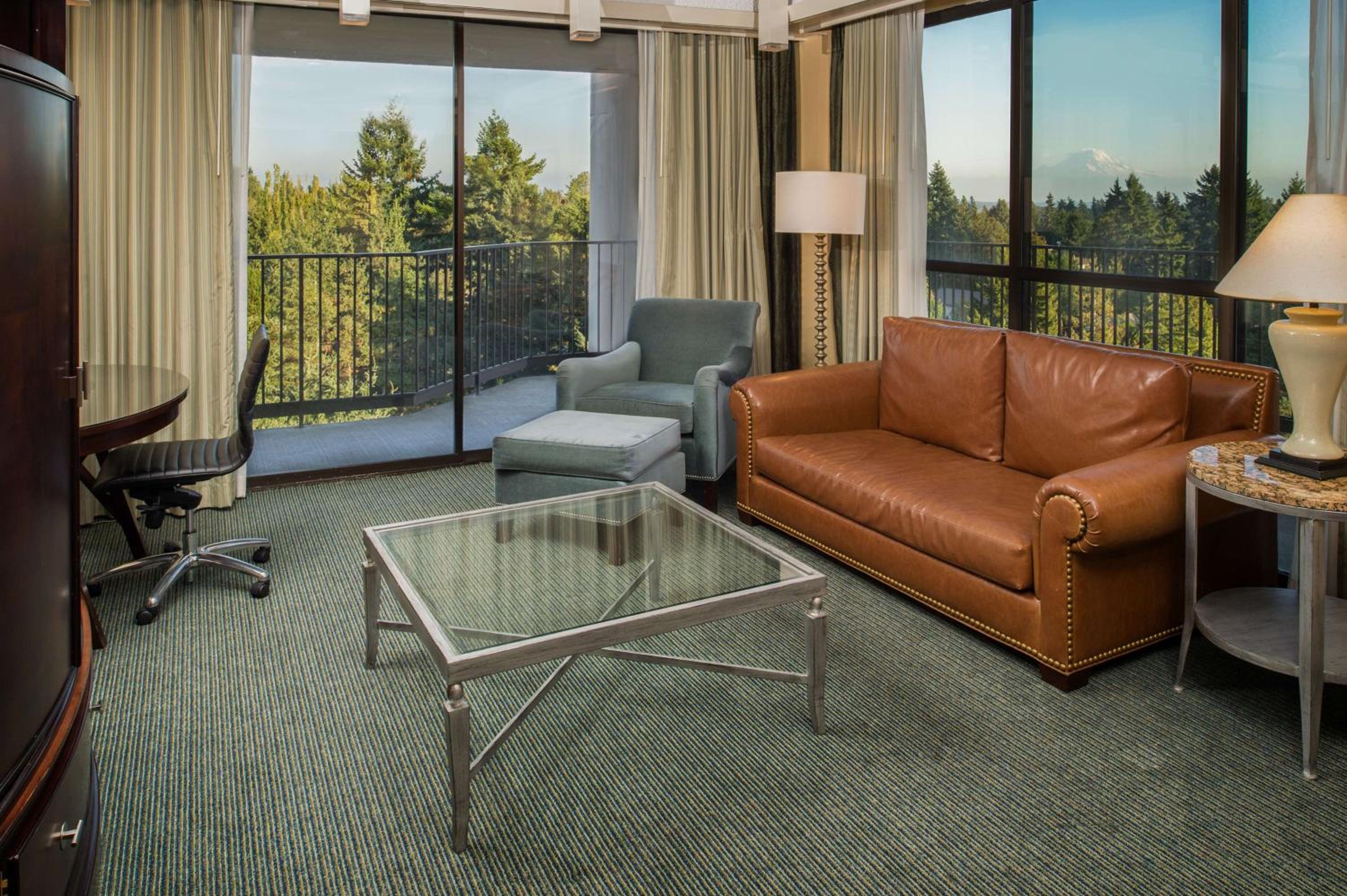 DoubleTree by Hilton Seattle Airport - Best stays in Seatac, Washington ...