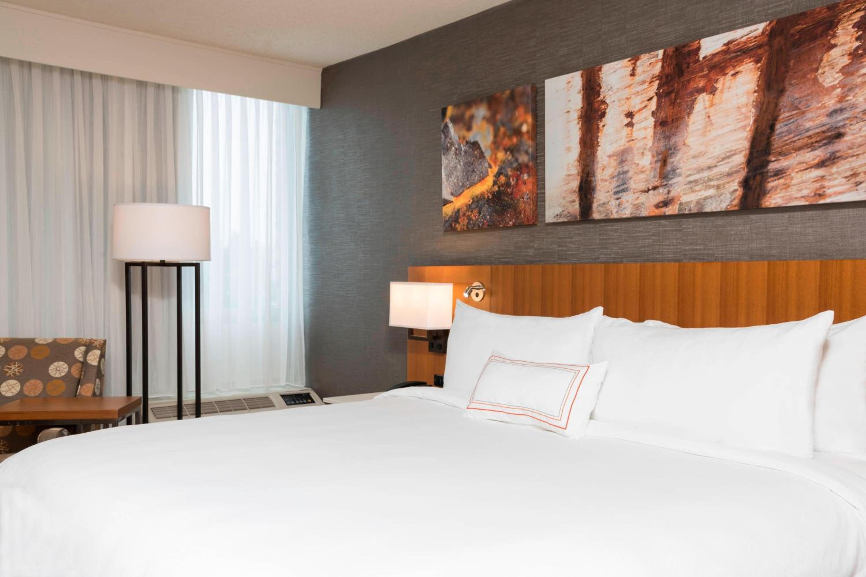 Sonesta Hotel Grand Rapids Airport - Best stays in Grand Rapids ...